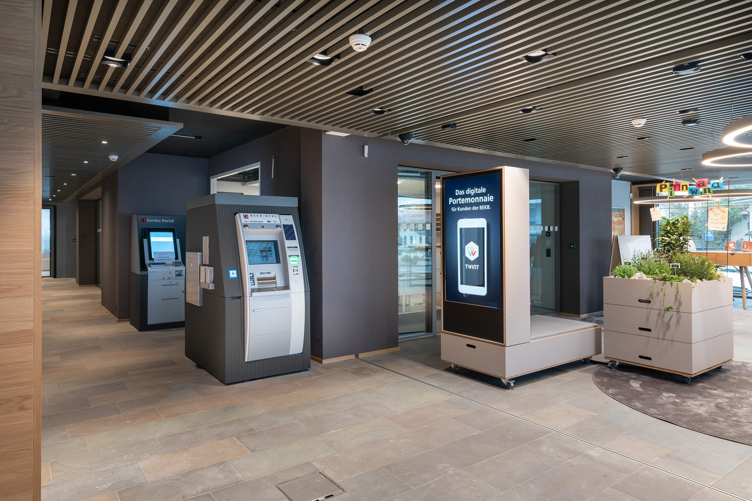 BEKB feiert modernisierte Niederlassung Ins – BEKB